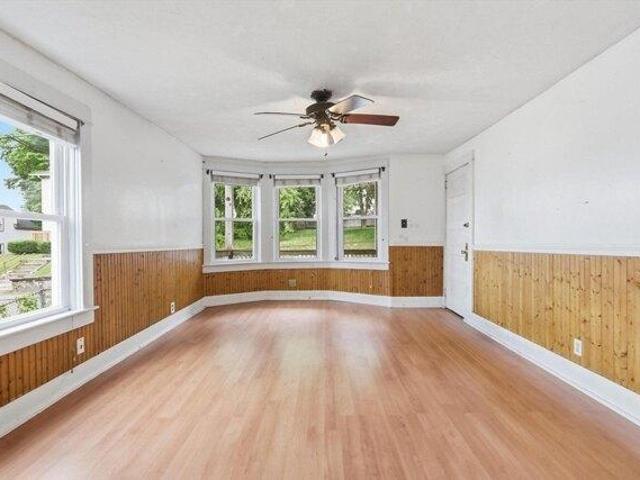 house with 10 bedroom, Webster MA ES103966926