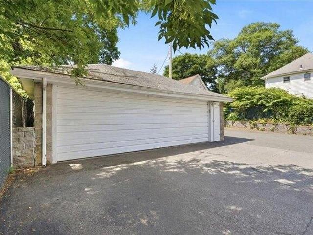 house with 10 bedroom, West Warwick RI ES105096309