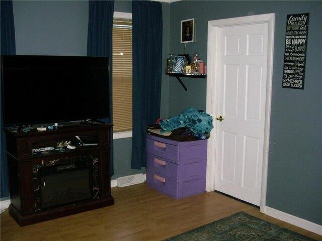 house with 10 bedroom, West Warwick RI ES105107627