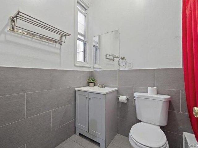 house with 10 bedroom, Yonkers NY ES105204792