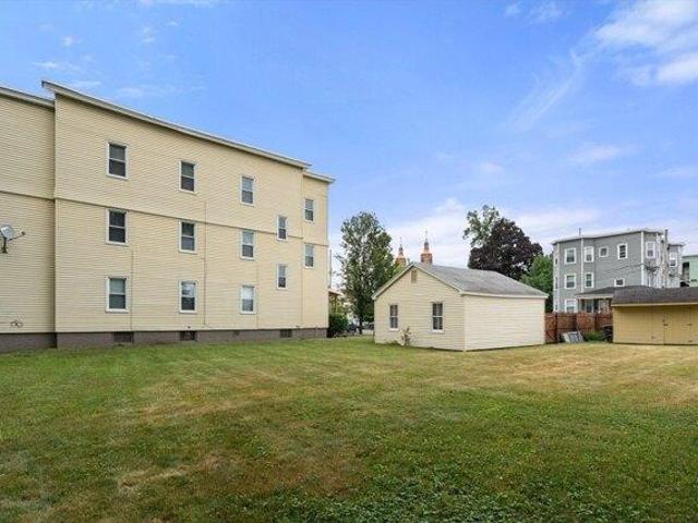 house with 11 bedroom, Chicopee MA DS104079233