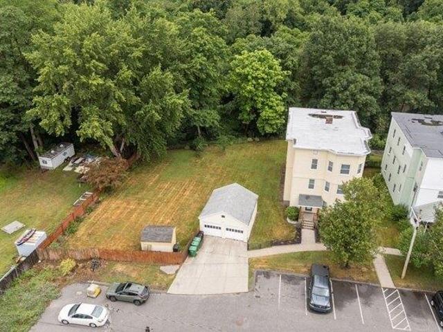house with 11 bedroom, Chicopee MA ES103885061