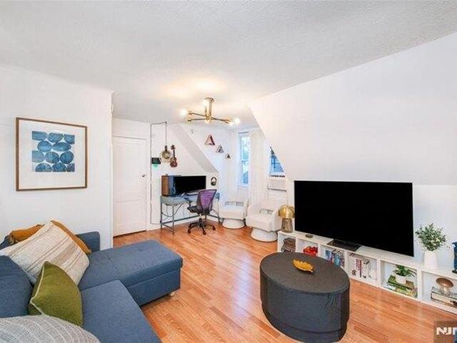 house with 11 bedroom, East Orange NJ ES104811351