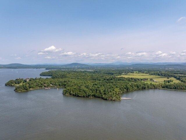 house with 11 bedroom, Ferrisburgh VT ES105191447