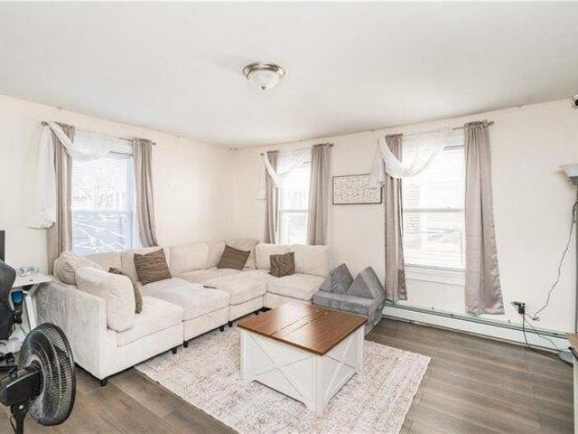 house with 11 bedroom, Lincoln RI DLS101748978