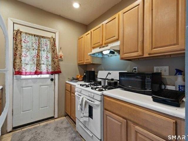 house with 11 bedroom, New Britain CT DS102343800
