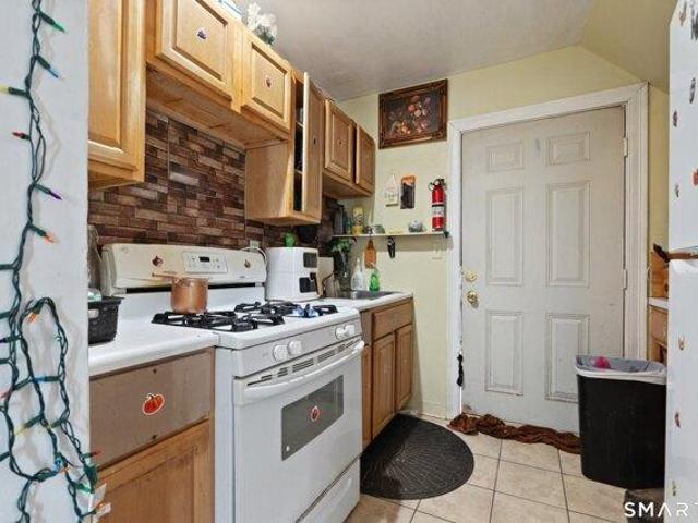 house with 11 bedroom, New Britain CT ES103075062