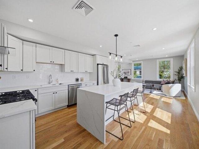 house with 11 bedroom, Somerville MA ES104834138