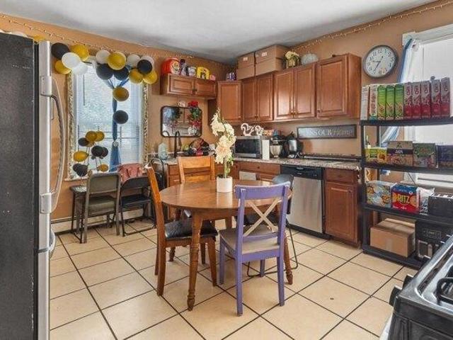 house with 11 bedroom, Providence RI ES105105979