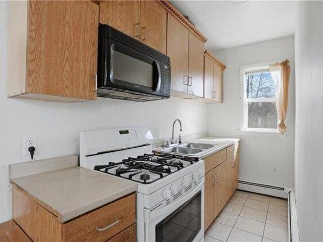 house with 11 bedroom, Woonsocket RI DLS102211434