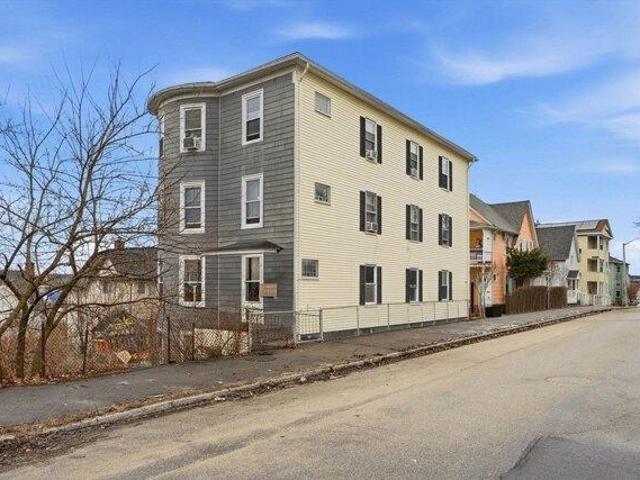 house with 11 bedroom, Worcester MA DLS102775308