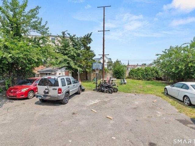 house with 12 bedroom, Bridgeport CT ES104649567