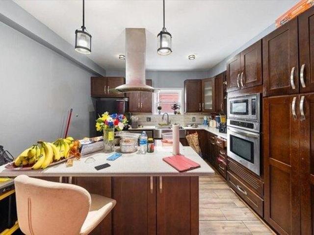house with 12 bedroom, Brockton MA ES104542832