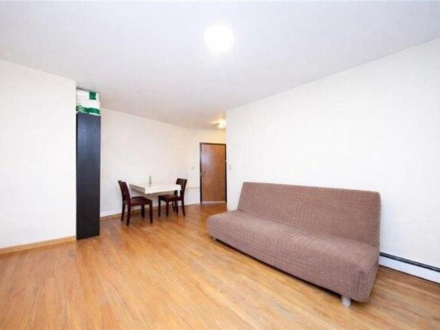 house with 12 bedroom, Brooklyn NY ES104908686