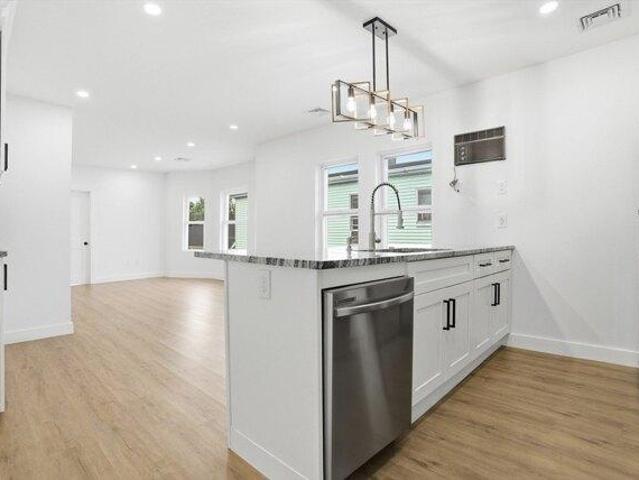 house with 12 bedroom, Everett MA ES104852079