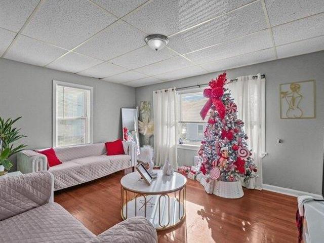 house with 12 bedroom, Fall River MA DS102775279
