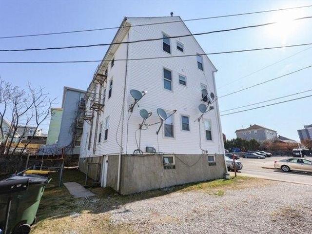 house with 12 bedroom, Fall River MA ES103929691