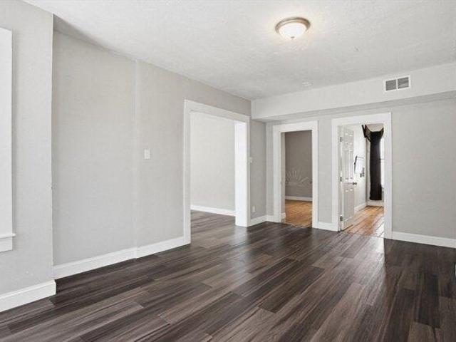 house with 12 bedroom, Fall River MA ES105093321