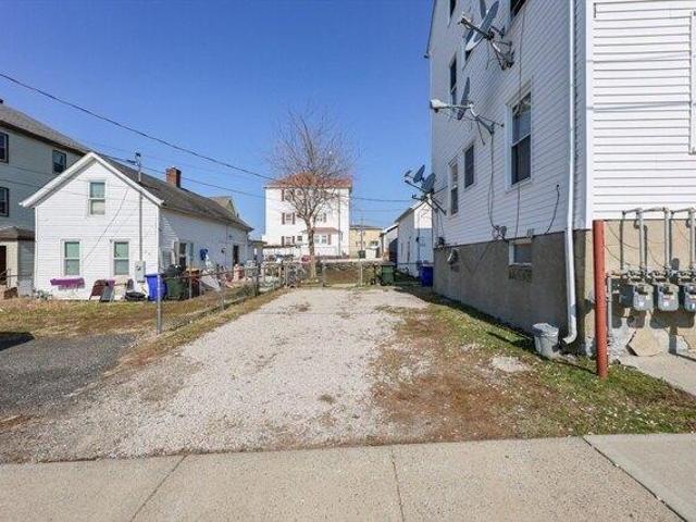 house with 12 bedroom, Fall River MA ES105094032
