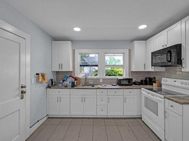house with 12 bedroom, Fitchburg MA ES105082696