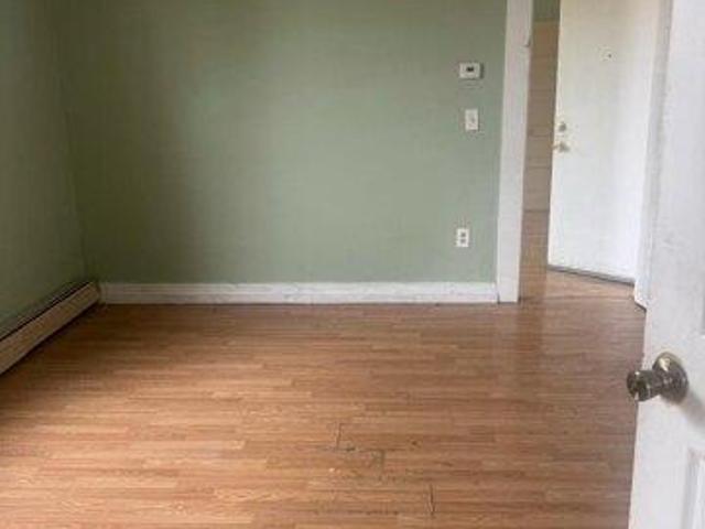 house with 12 bedroom, Hartford CT ES105143373