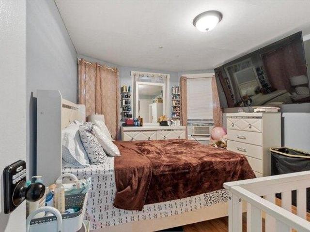 house with 12 bedroom, Lawrence MA ES105105967
