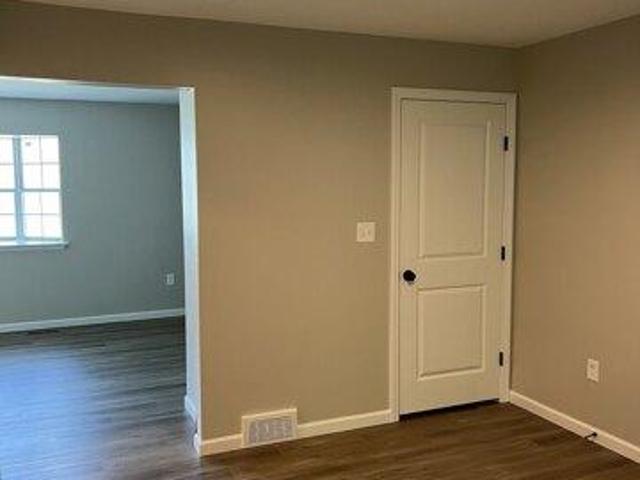 house with 12 bedroom, Meriden CT ES103099124