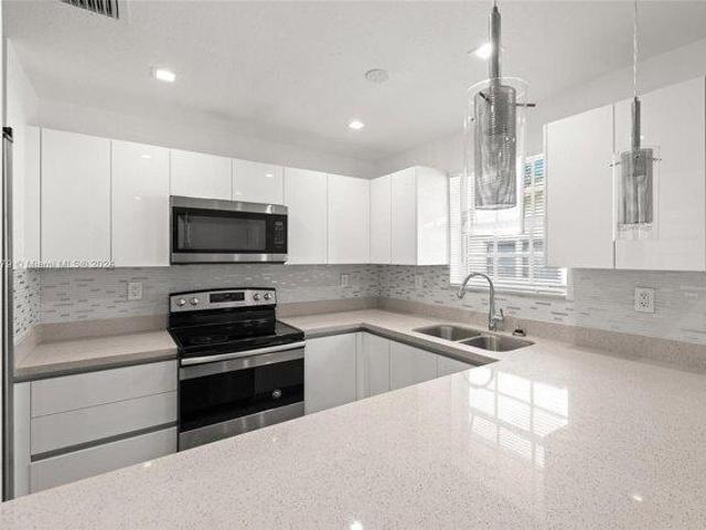 house with 12 bedroom, Miami FL DS88759643