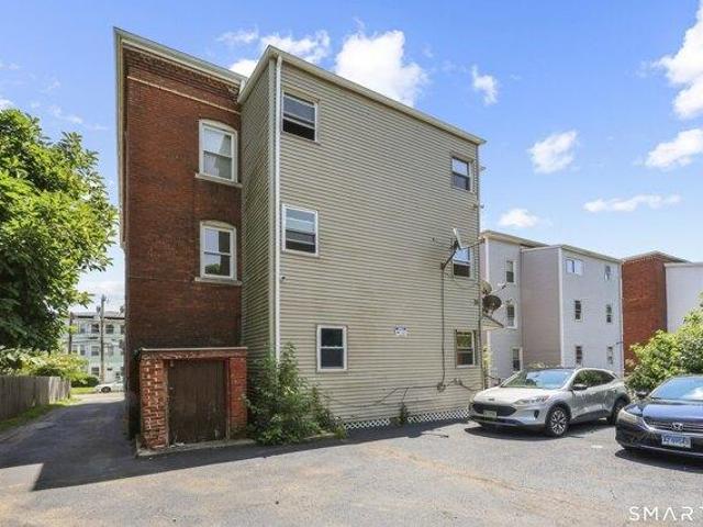 house with 12 bedroom, New Britain CT ES104905857