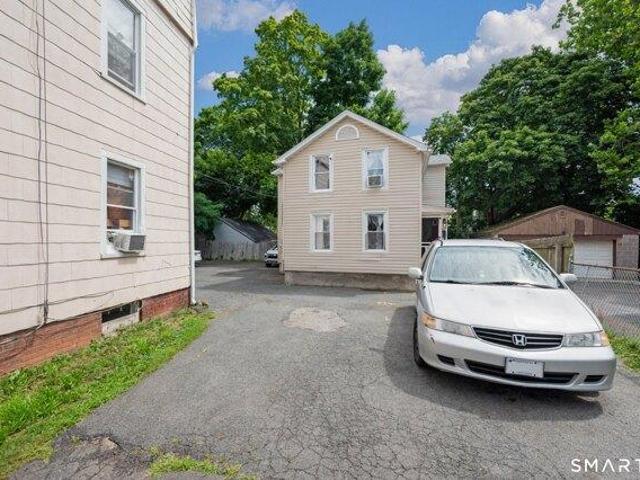 house with 12 bedroom, New Britain CT ES105158234