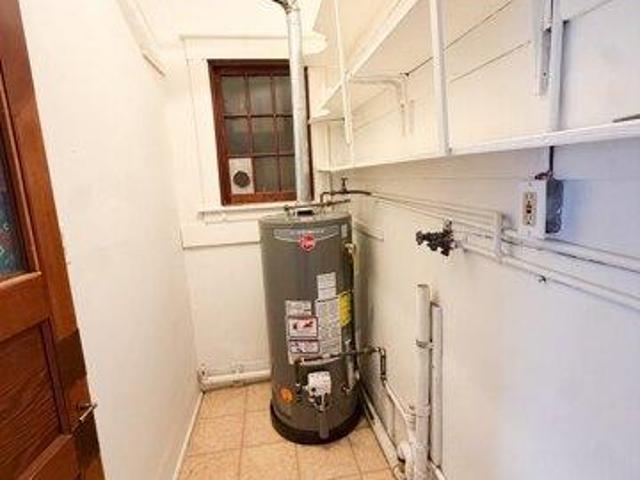 house with 12 bedroom, New Britain CT ES105190359
