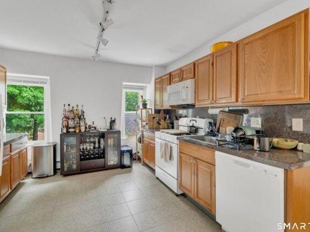 house with 12 bedroom, New Haven CT ES104188589