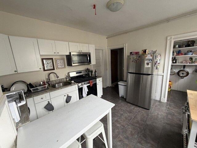 house with 12 bedroom, Somerville MA ES103931336
