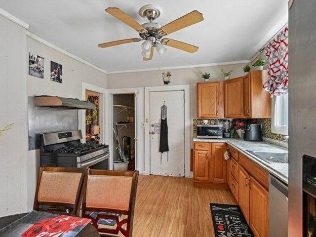 house with 12 bedroom, Somerville MA ES104849996