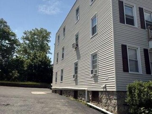 house with 12 bedroom, Stamford CT ES104445472