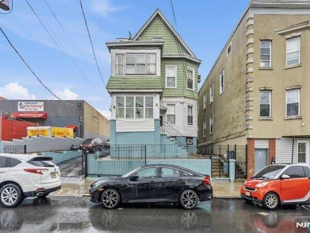 house with 12 bedroom, Paterson NJ DLS102314562