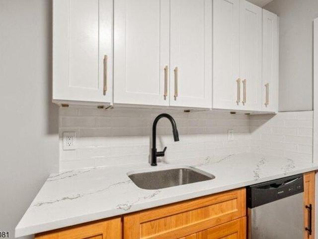 house with 12 bedroom, Woodbridge NJ ES104409929