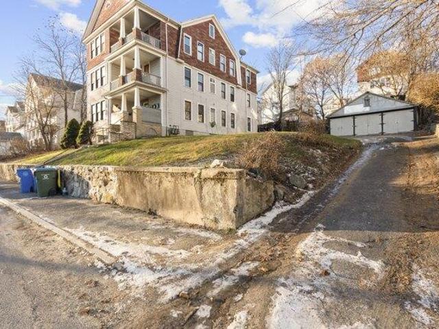 house with 12 bedroom, Waterbury CT DS102217861
