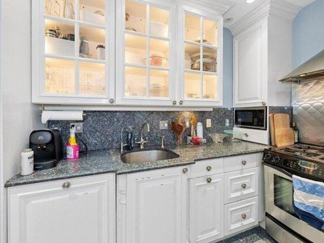house with 13 bedroom, Boston MA ES103663911