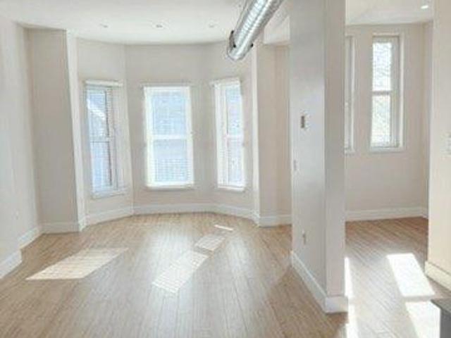 house with 13 bedroom, Lowell MA ES105230092
