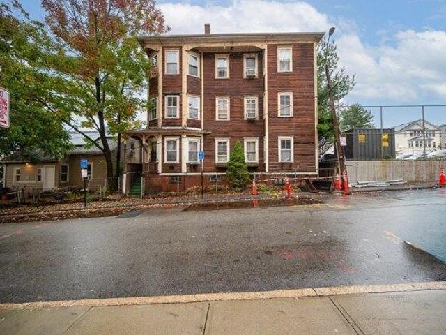 house with 13 bedroom, Worcester MA ES104113922