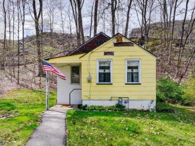 house with 1 bedroom, Wanaque NJ DLS102584561