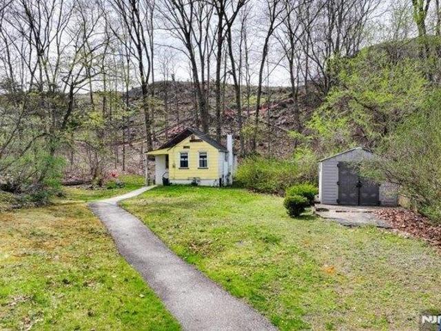 house with 1 bedroom, Wanaque NJ DS102256918