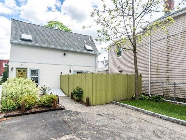 house with 1 bedroom, Waltham MA ES103128236