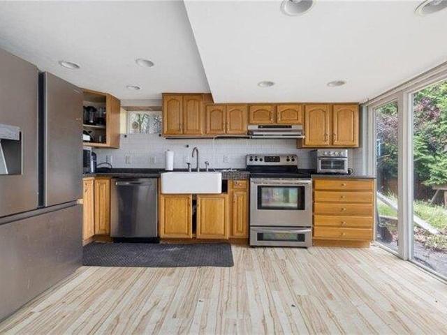 house with 1 bedroom, Warwick RI ES103929498