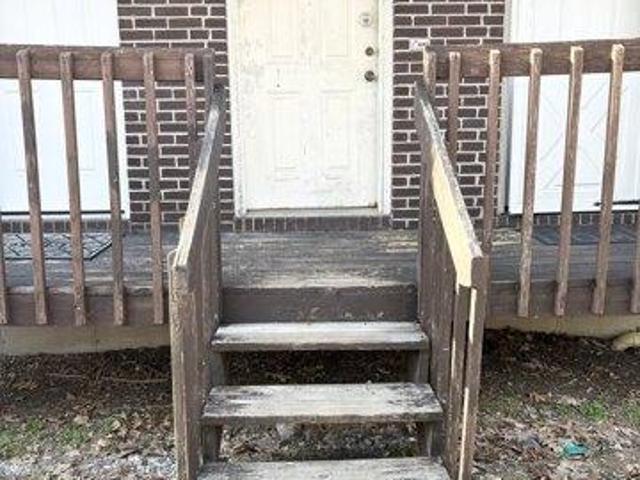 house with 1 bedroom, Waterbury CT DLS89456051