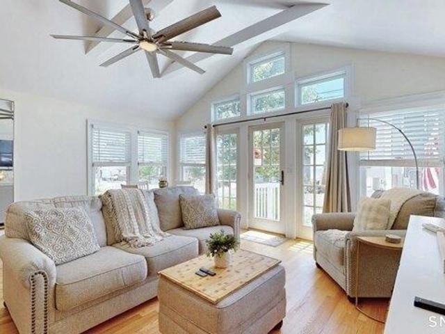 house with 1 bedroom, West Haven CT ES104899372
