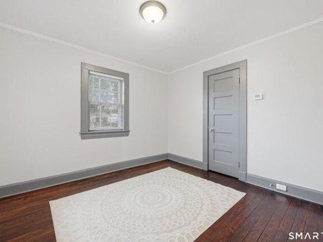 house with 1 bedroom, Bridgeport CT ES103664383