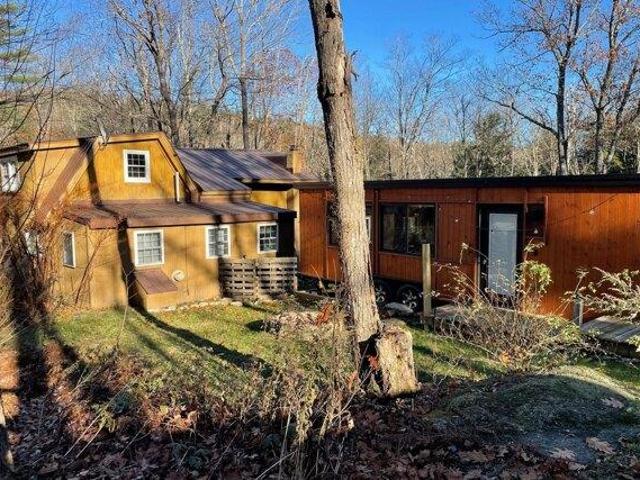 house with 1 bedroom, Chester VT DS102443147