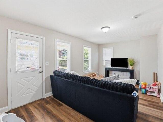 house with 1 bedroom, Chicopee MA DS104045751